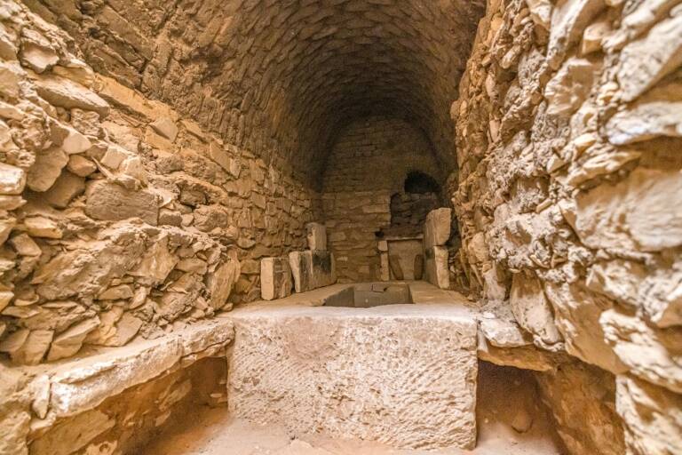 Egipto descubre cinco tumbas faraónicas en Saqqara Egipto descubre cinco tumbas faraónicas en Saqqara