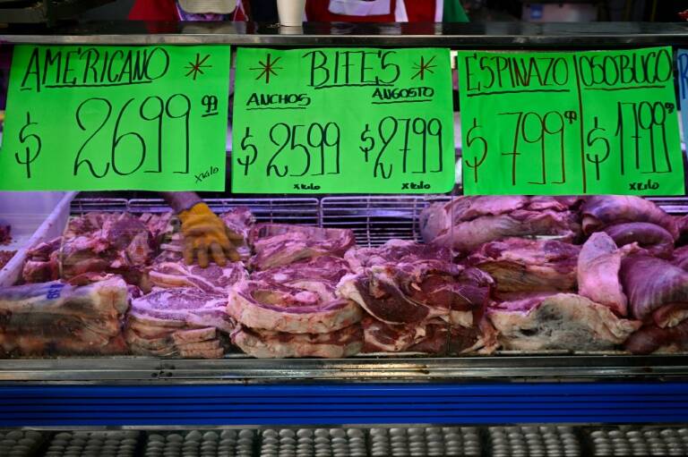 Inflación argentina en 12,4% en agosto, el mayor índice mensual en 21 años