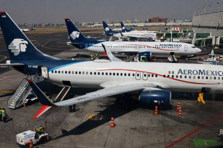 Gobierno ordena cierre de aeropuerto de Ciudad de México para vuelos de ...