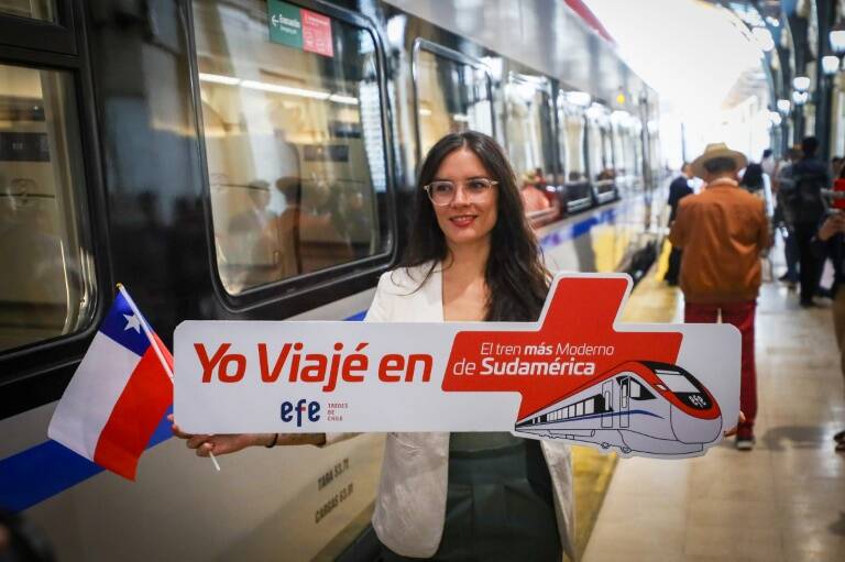 El primer tren rápido de Chile realiza su viaje inaugural a 160 km/hora